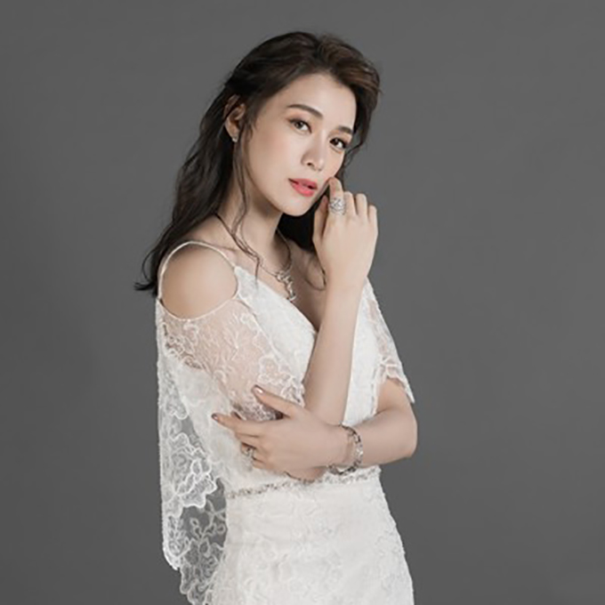Jenna Wang on Weddings 2019 May Jun Cover - Jasmine Galleria Taipei